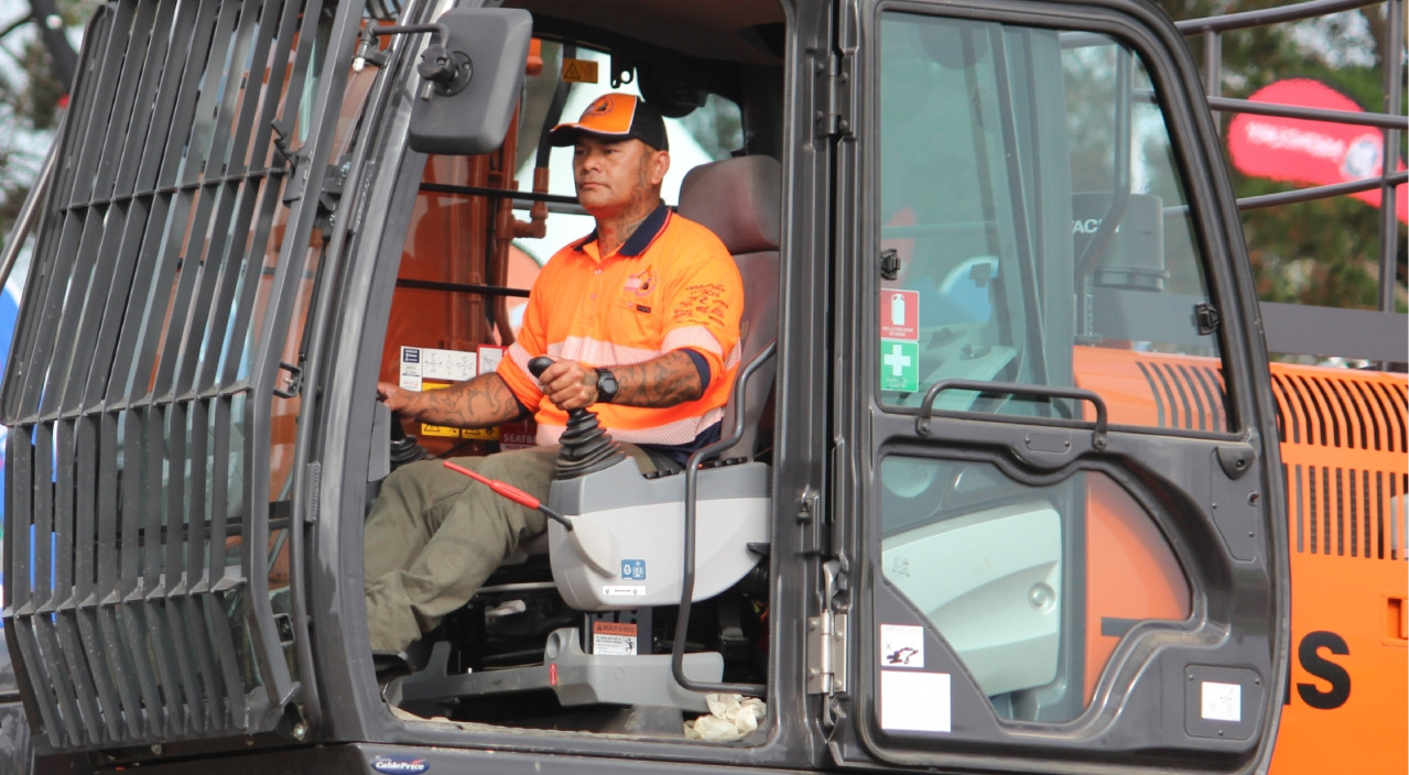 NZ’s top digger drivers prepare for heavy metal showdown in Feilding ...